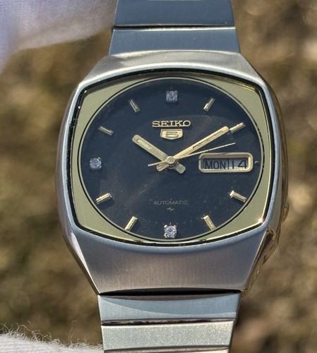 TV Shape Vintage Seiko 5 Automatic Black Dial Day/Date Men's Wrist ...