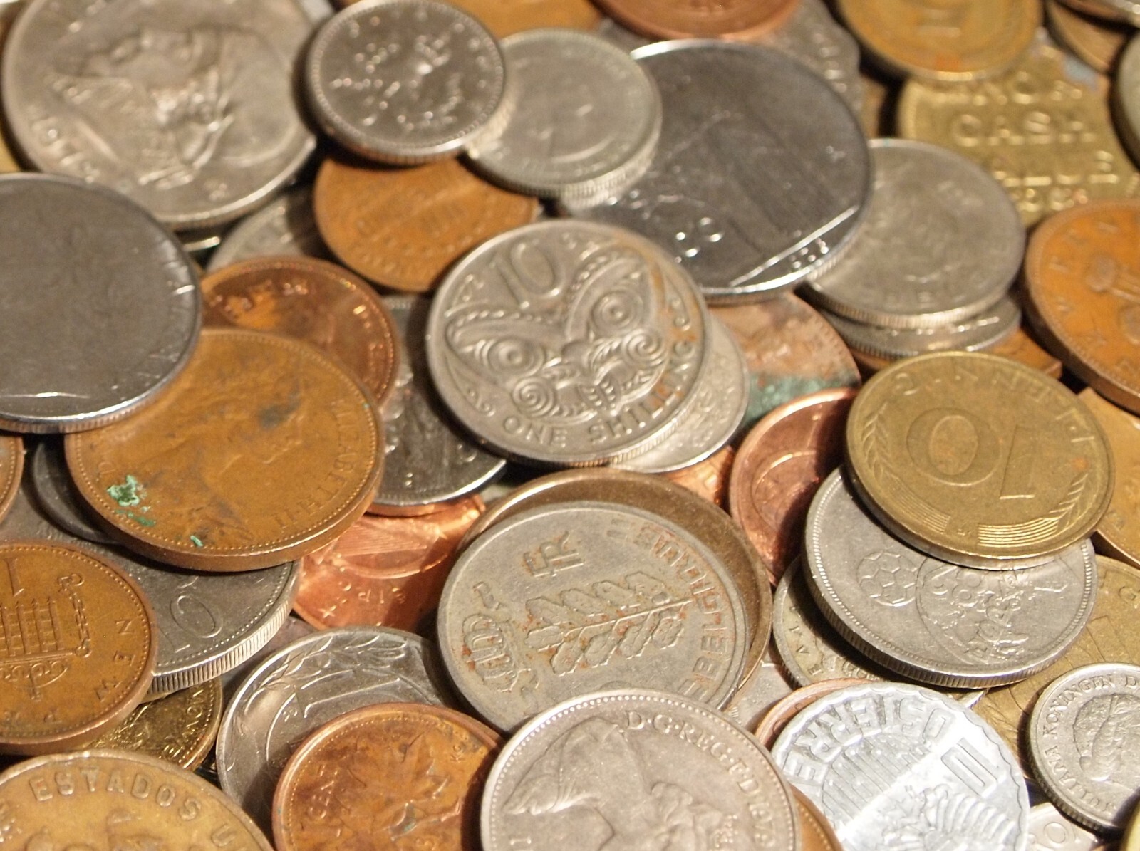 Two Pounds (roughly ~200+/-) WORLD COINS Bulk Mixed Lot FOREIGN COINS ...