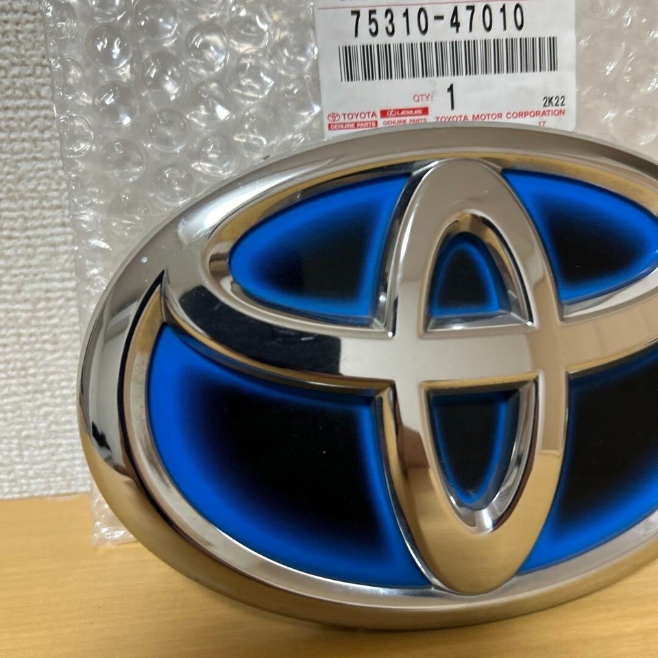 Genuine Toyota Front Grille Emblem 75310-47010 Prius New | eBay