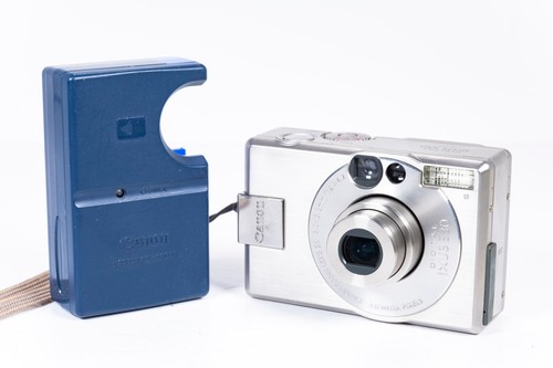 Canon IXUS 330 Early 2000's Retro Vintage 2.0MP Compact Digital Camera ...