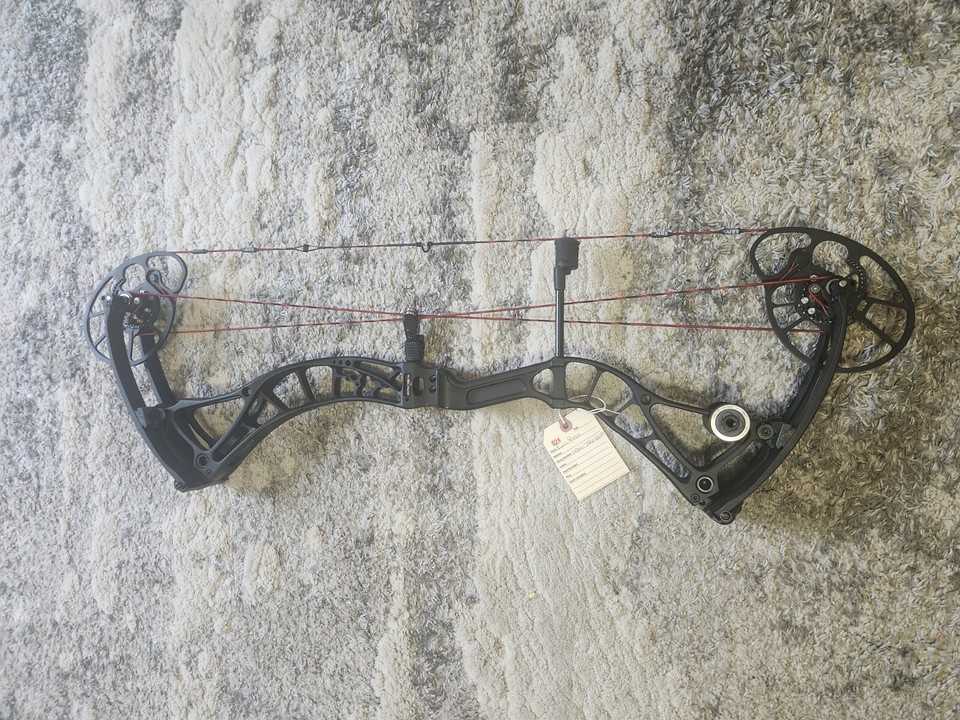 Bowtech Solution SD - Right Hand - 70lbs - 23.5"-28.5" - Black - A10478 ...