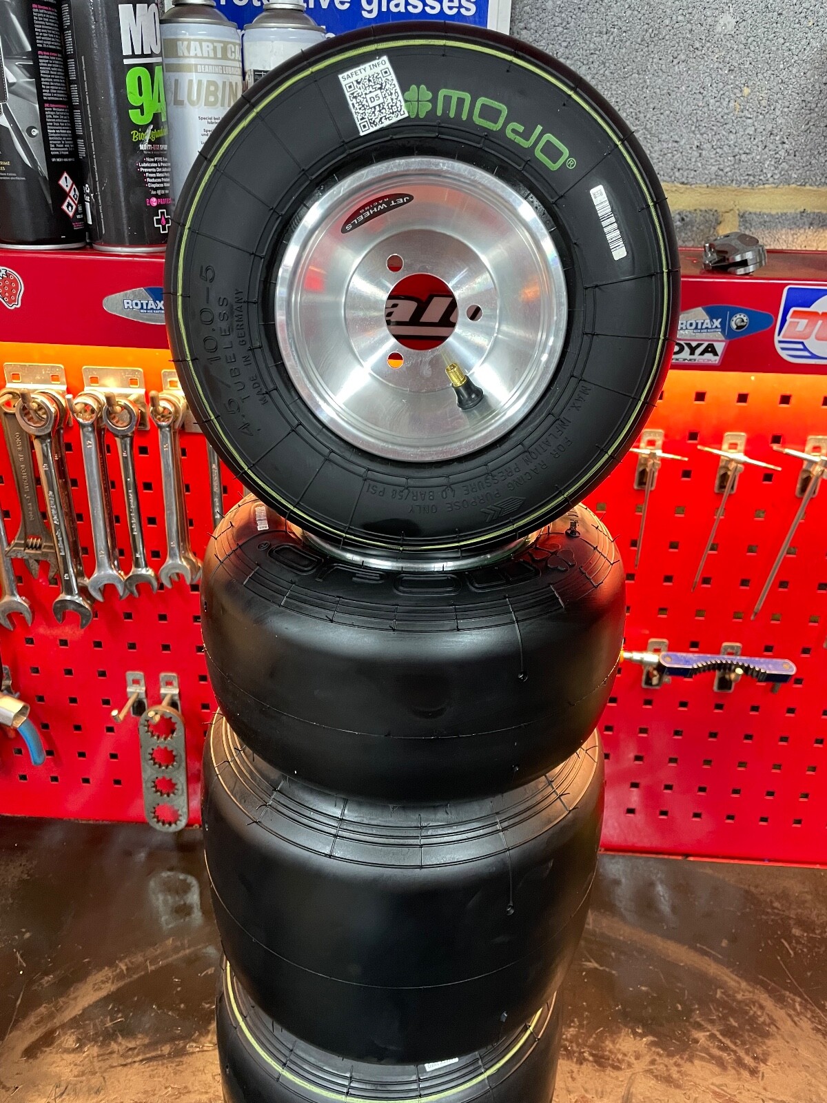 SET OF NEW MOJO D5 TYRES ON NEW JET ALLOY WHEELS -NEXTKARTING | eBay UK