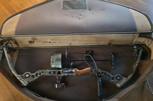 Mathews Archery Bow Solocam Q2XL w/ Arrows w/ Hard Case SKB Bag and ...