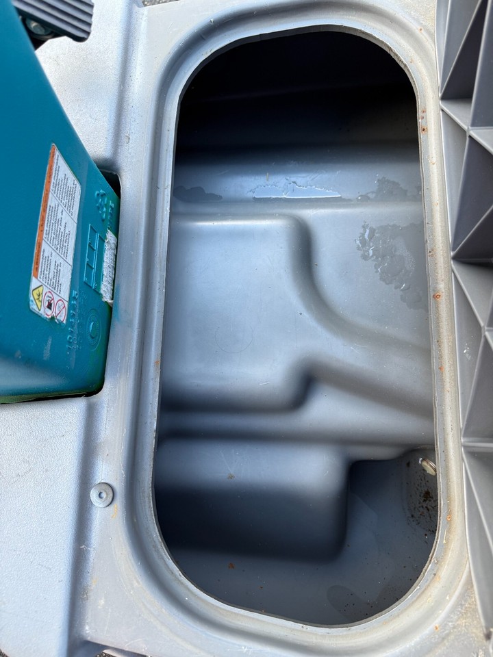 Tennant R14 Ready Space Ride-On Carpet Extractor **261 Hours - GREAT ...