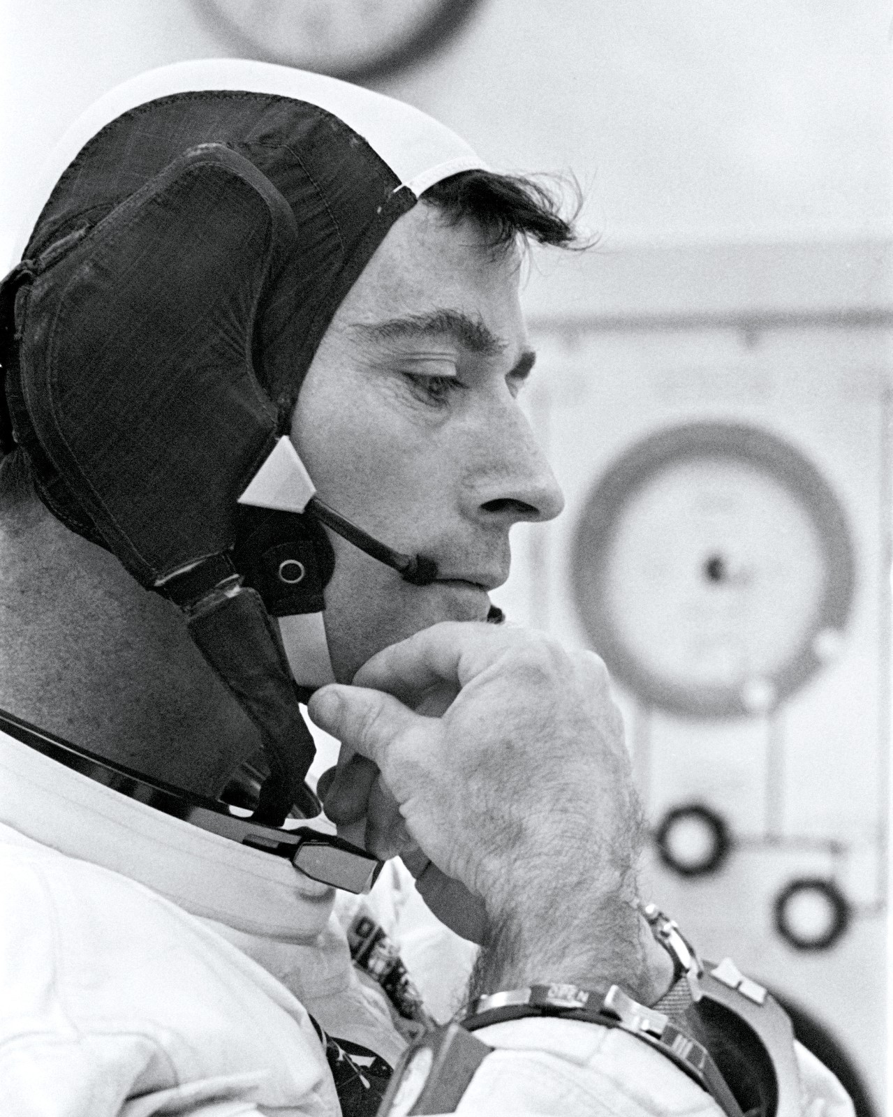 JOHN YOUNG APOLLO 10 ASTRONAUT PRIOR TO LAUNCH - 8X10 NASA PHOTO (ZZ ...