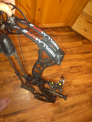 BOWTECH RH SR6 70# DRAW WEIGHT 29 IN DRAW BLACK FULLY LOADED UP TO 352 ...