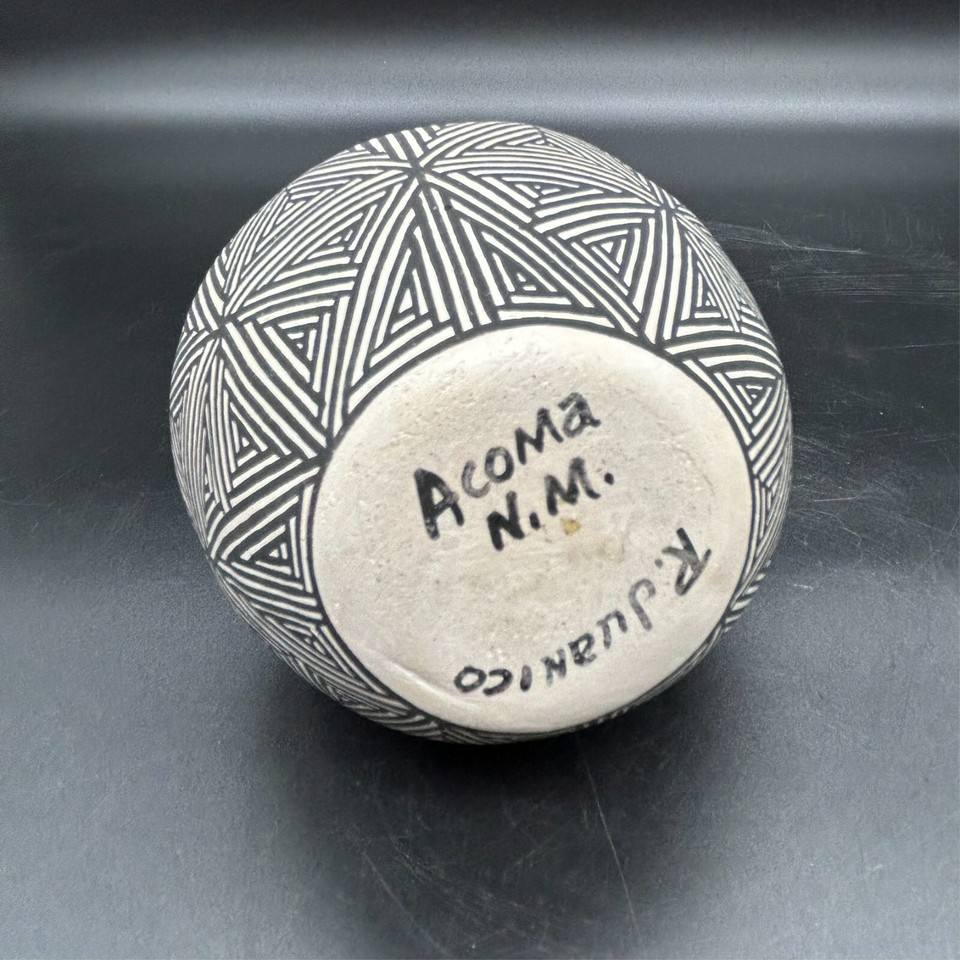 Native American Pottery Acoma Hand Coiled Fine Line Vase R. Juanico | eBay