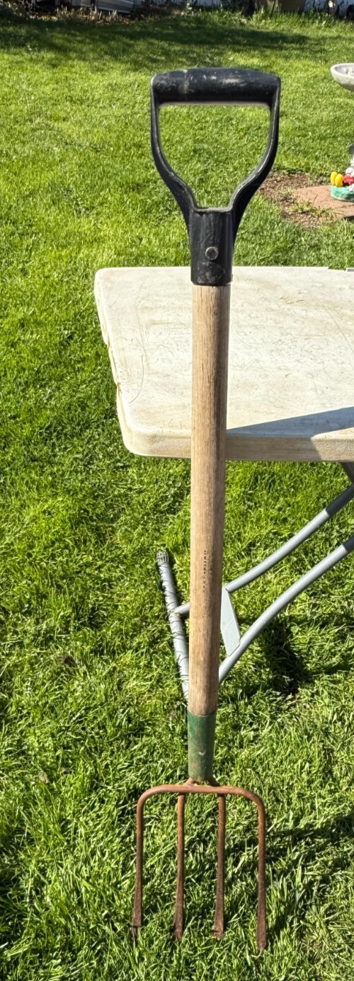 VINTAGE FARM GARDEN PITCH FORK/SPADE AERATING-POTATO FORK 41" LONG= 4 ...