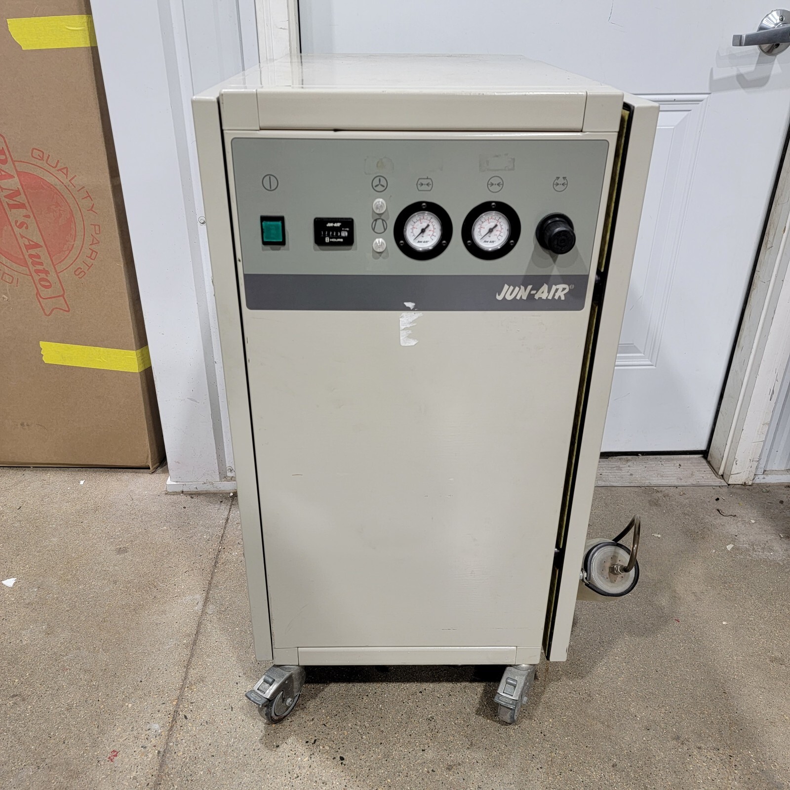Tested Works- Jun-Air 2000-25M Oil-free Lab Air Compressor 120PSI 25 ...