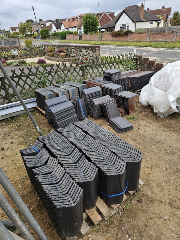 Sandtoft Dark Grey Ridge Concrete Tiles New Generation Multi Angle ...