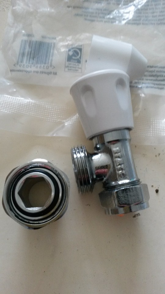 NEW PLUMBSURE angled 15mm radiator valve. | eBay UK