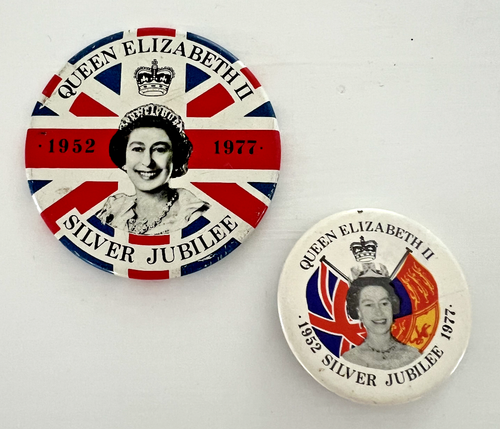 2 Vintage 1977 Queen Elizabeth The 2nd SILVER JUBILEE Buttons, Pinbacks ...