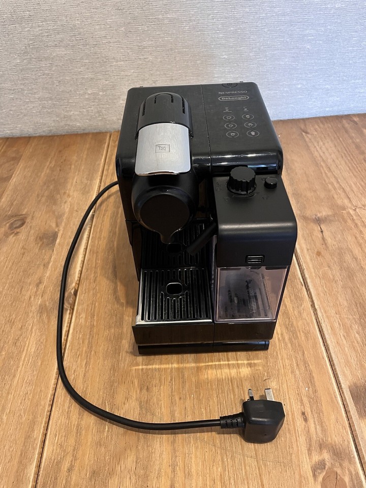 DeLonghi Nespresso Coffee Machine | Lattissima Touch | EN550.B | Black ...