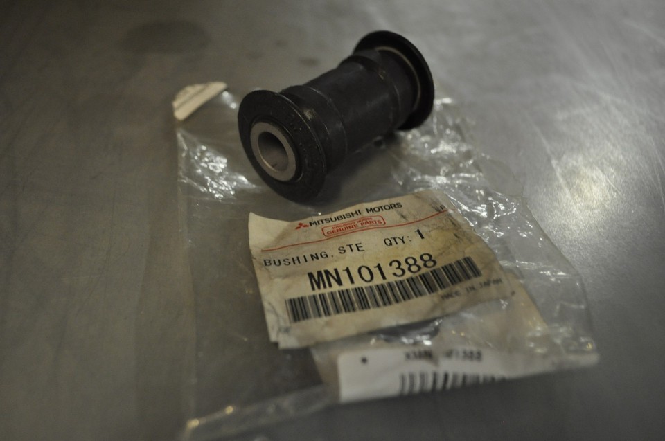 MN101388 BUSHING, STEERING GEAR, MITSUBISHI OE | eBay