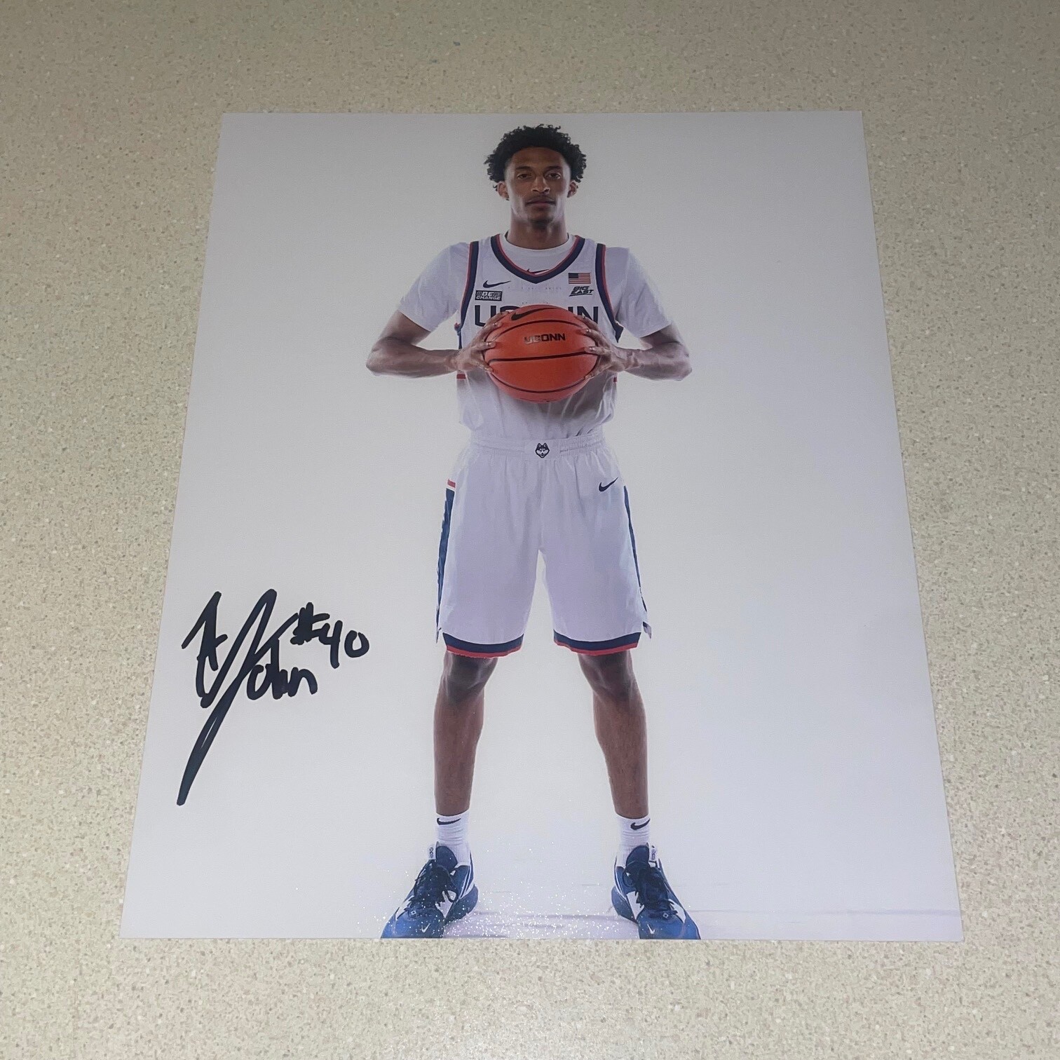 ANDRE JOHNSON JR autographed signed 8X10 UCONN HUSKIES BASKETBALL NATL ...