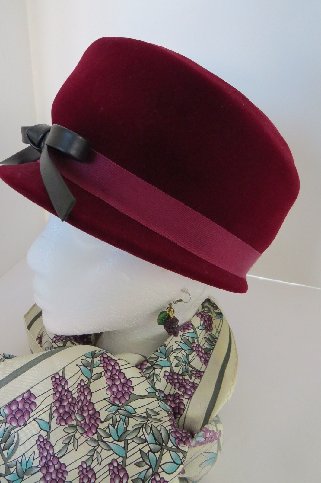 1960s Womens Cloche Hat by Beresford - Red Rose Velve… - Gem
