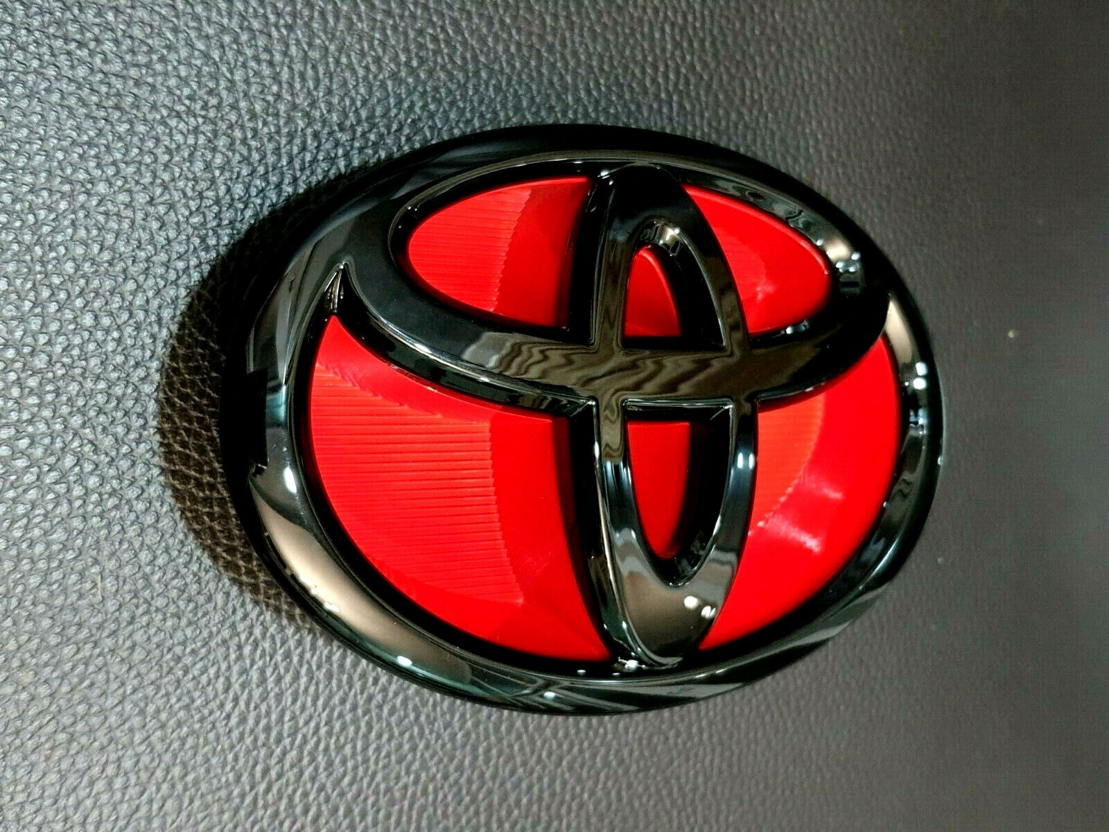 2017 TOYOTA PIANO BLACK - RED 15cm Logo Emblem Badge FOR GRILLE | Front ...
