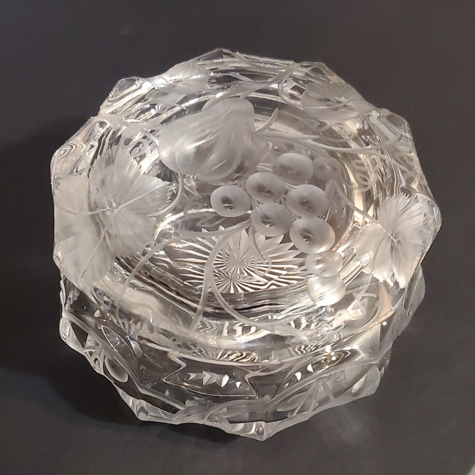 American Brilliant Intaglio Cut Glass Powder Jar Attributed to Tuthill ...