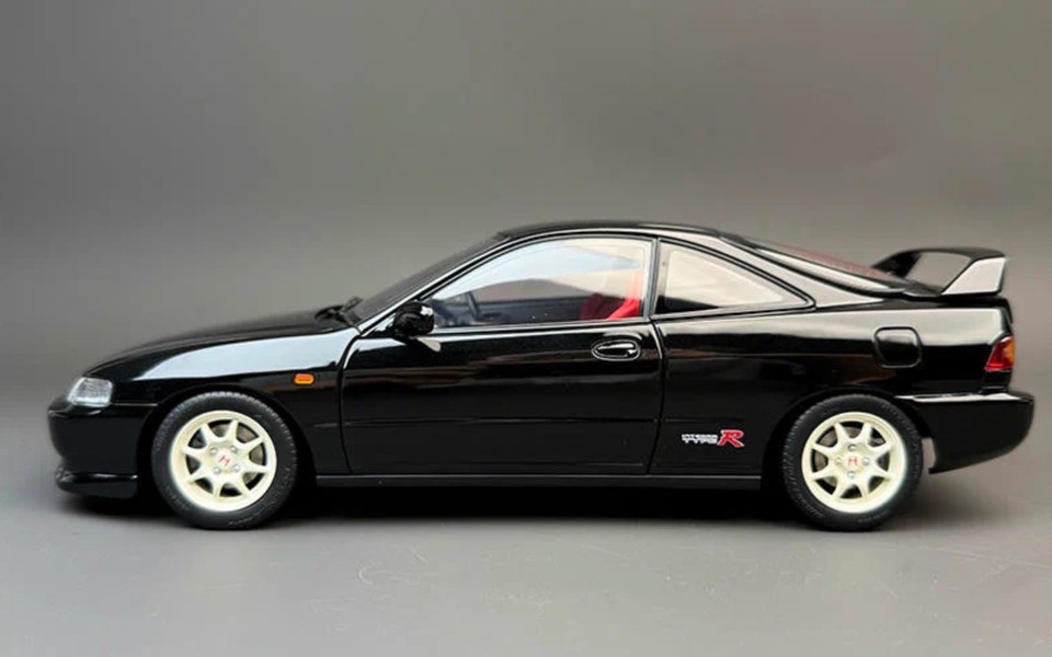 1/18 MotorHelix Honda Acura Integra Type R DC2 from 1997 in Pearl Black ...