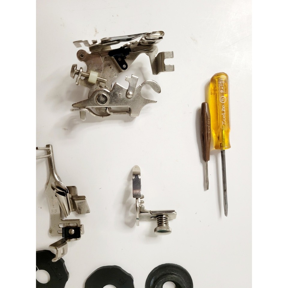 Lot of Vintage Singer Sewing Machine Attachments – Assorted Feet ...