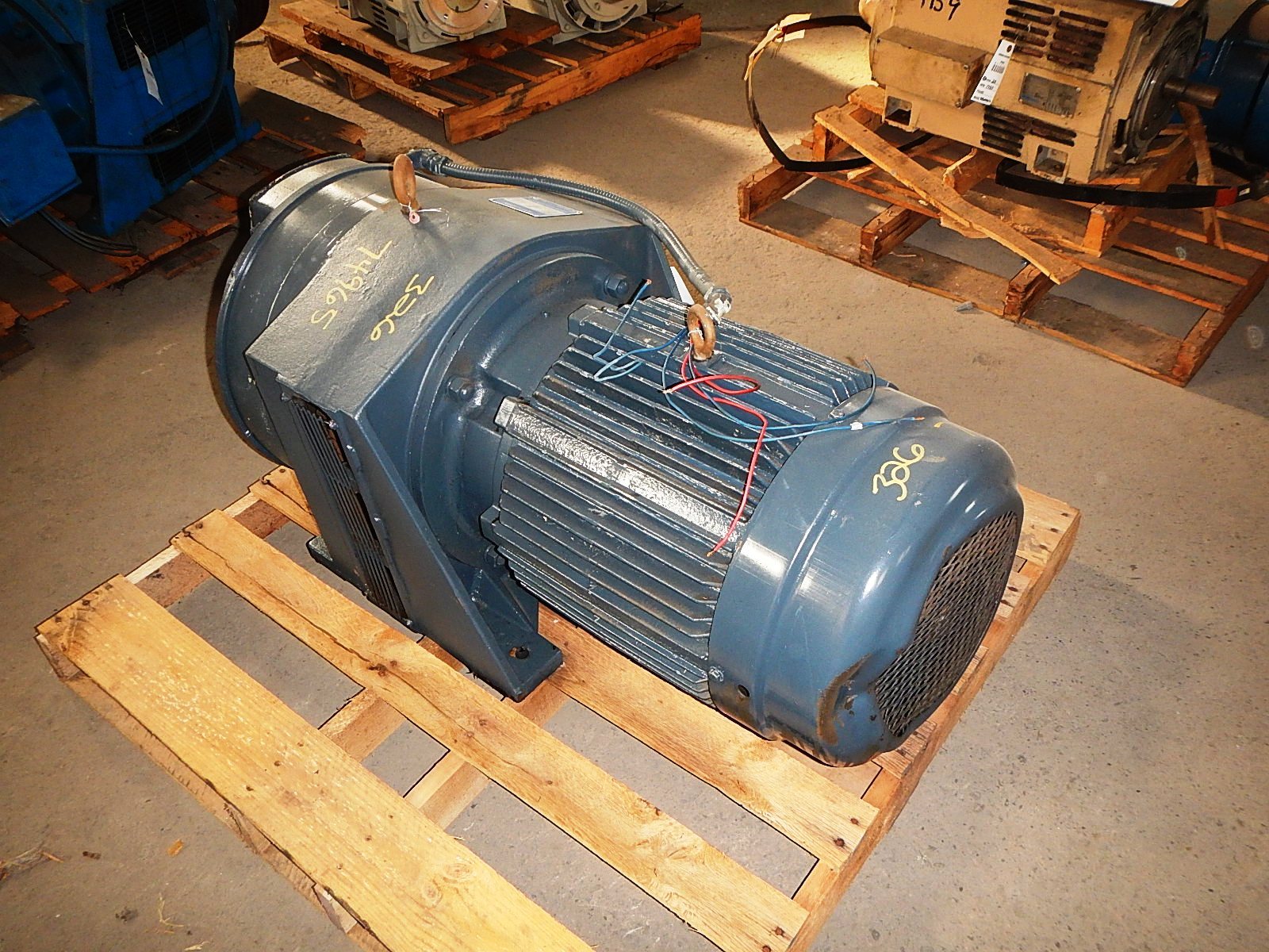 Motor de velocidad variable Eaton 50 HP, 445-1675 RPM, marco 326 ...