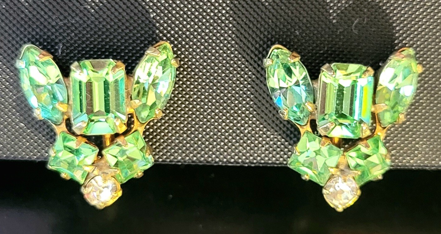 Vintage Emerald Green and Crystal Rhinestone Screwbac… - Gem