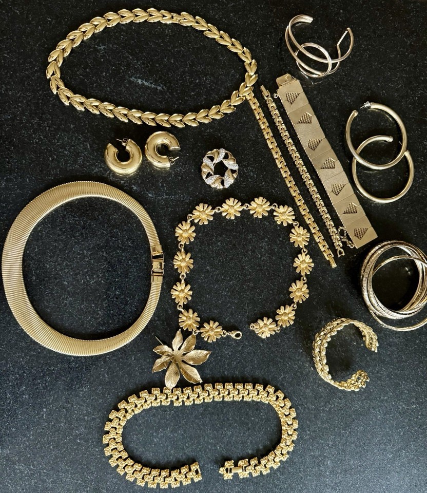 Job lot Jewellery Gold Tone Vintage Modern Necklaces Bracelets Pendants ...