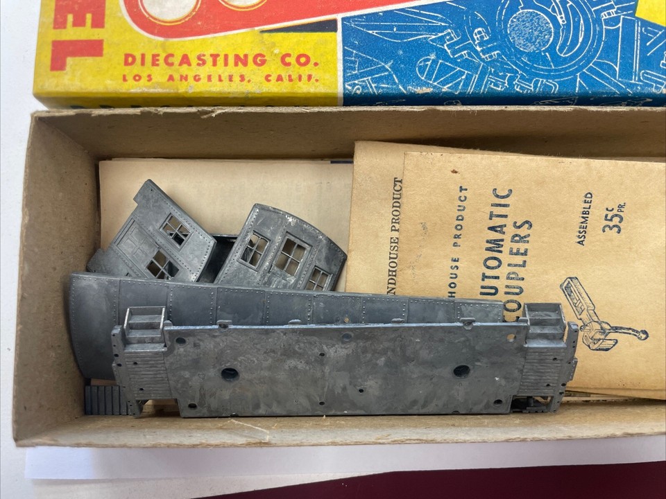 VINTAGE ROUNDHOUSE HO TRAIN PENNSYLVANIA CABOOSE #C-102 KIT.COMPLETE ...