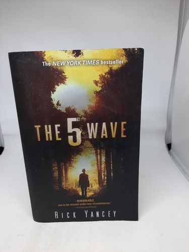 The 5th Wave: The First Book of the 5th W- paperback, Rick Yancey ...