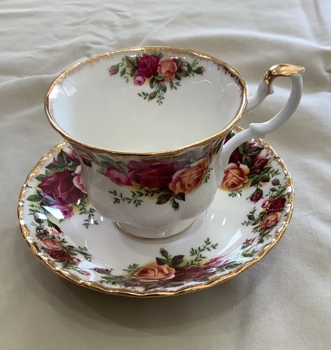 ROYAL ALBERT OLD COUNTRY ROSES TEACUP & SAUCER | eBay