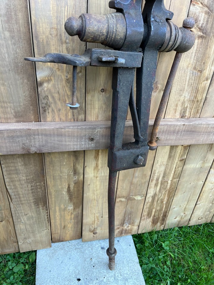 Vintage Blacksmith Post Leg Vise 45 Pounds with 4+" Jaws | eBay