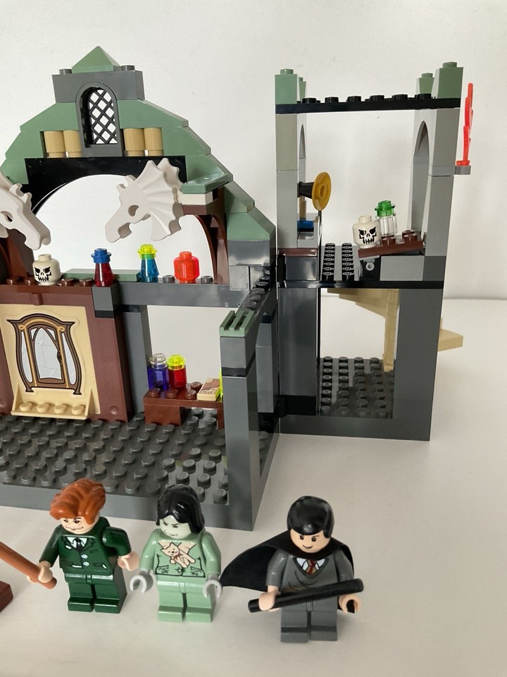 LEGO (4752) Harry Potter: Professor Lupin's Classroom. Mini figures and ...