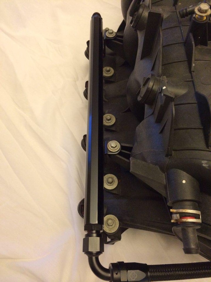 Z921 Fuel Rail Kit -8AN Black high flow rails w/ Crossover 5.3 6.0 LM7 ...