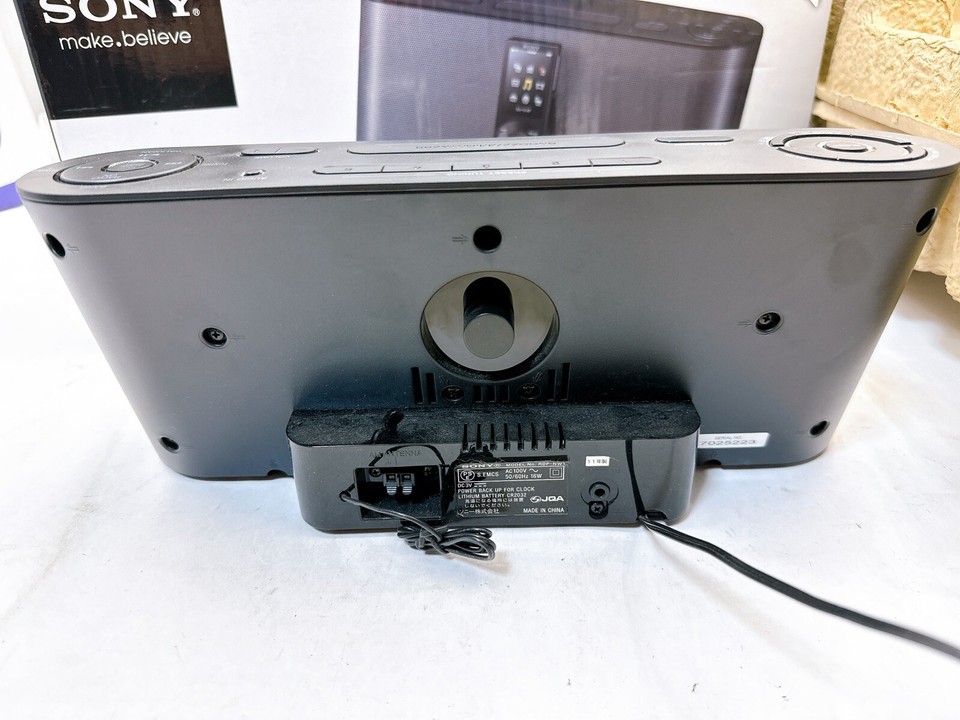Sony RDP-NW1 WM-Port Speaker Dock with Alarm Clock & Walkman Used ...