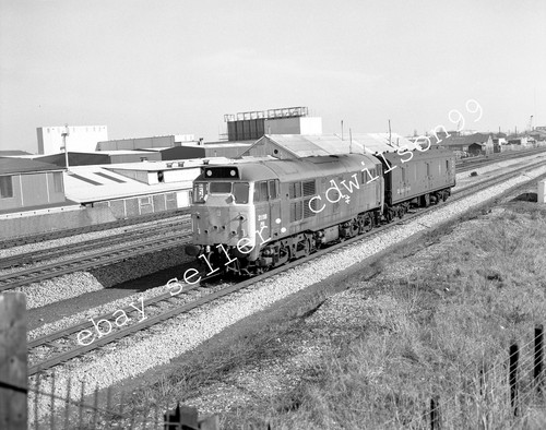 British Railway Negative - BR Class 31 No. 31118 Express Parcels Van ...