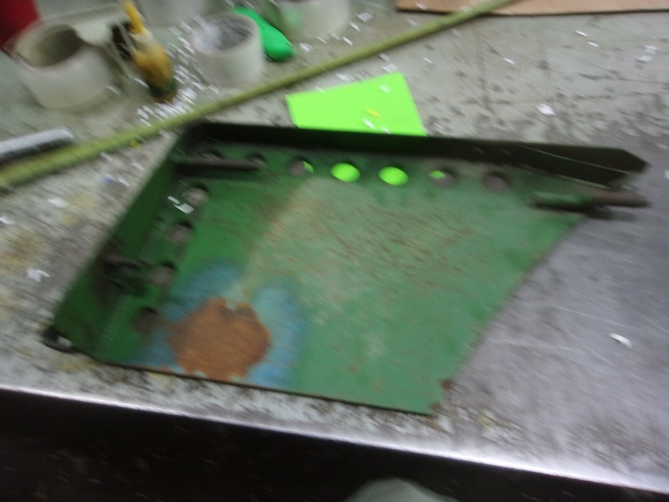 JOHN DEERE 4440 BATTERY TOP COVER L.H. AR85336 | eBay