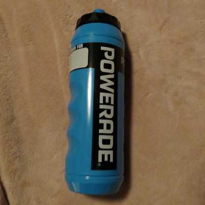 Powerade 32 oz Sports Clutch Water Bottle with Squeeze Cap - NEW | eBay