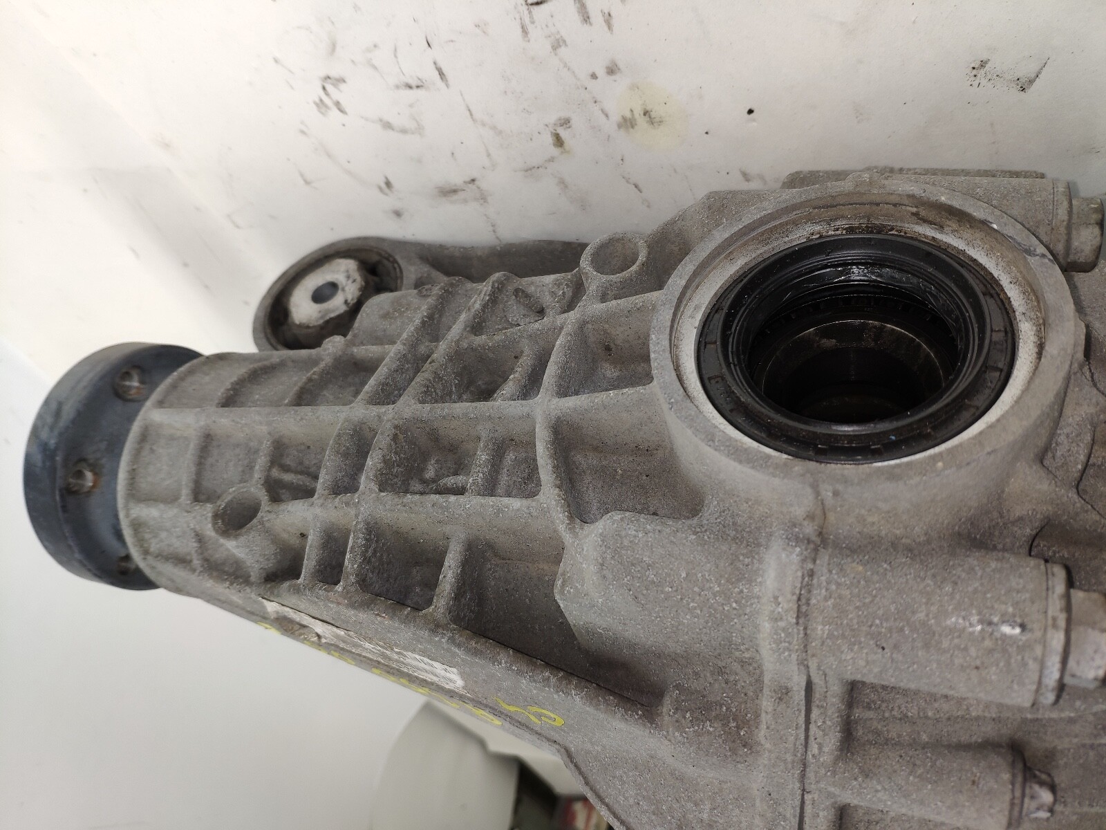 Mercedes W251 W164 R350 ML350 Front Differential Axle Housing ...