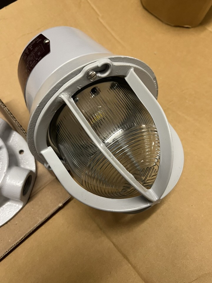 EVLEDCX3C701 EATON Crouse Hinds LED Luminaire 100-277 Vac, 30W New In ...