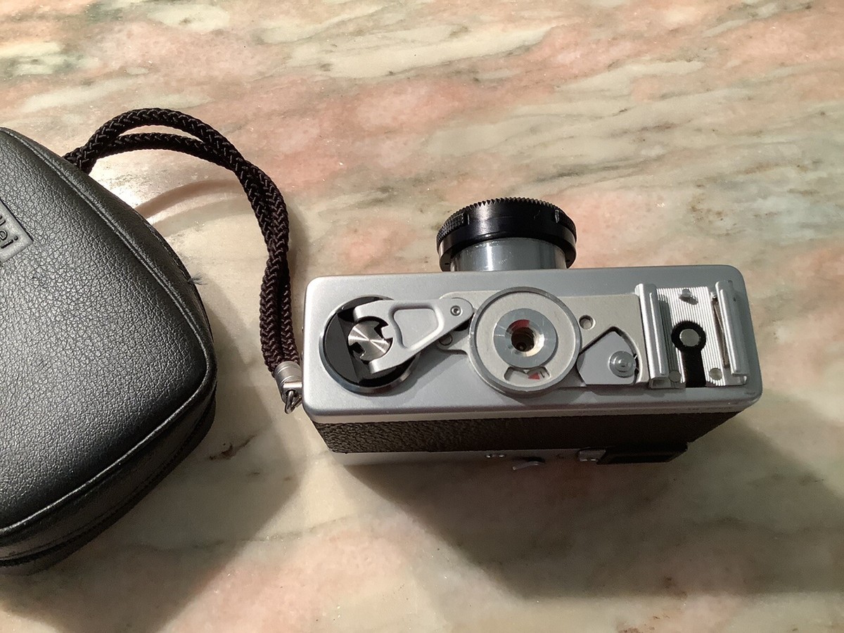 Rollei 35S With Case Strap Lens Cover & Rollei 100XLC Flash Rollei 35S With Case Strap Lens Cover & Rollei 100XLC Flash