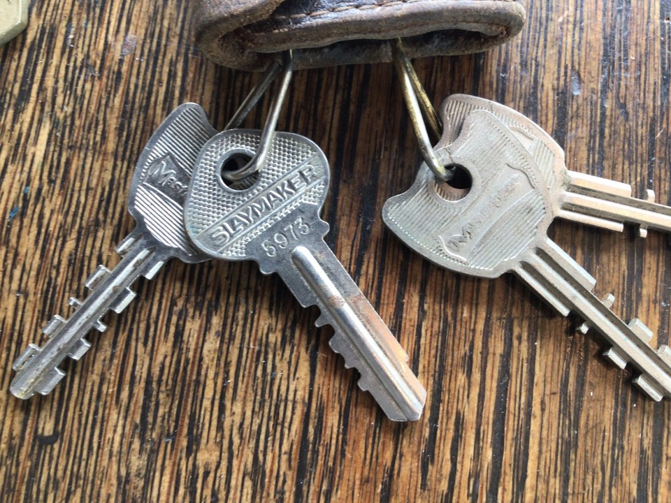 Lot of 15 Misc Unusual Keys luggage,Car, Padlock,Schlage Slaymaster ...