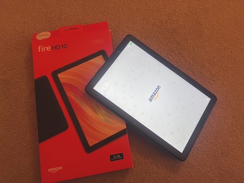 Amazon Fire HD 10 13th Gen Wi-Fi, 32GB, Tablet. Black. Box and Tablet ...