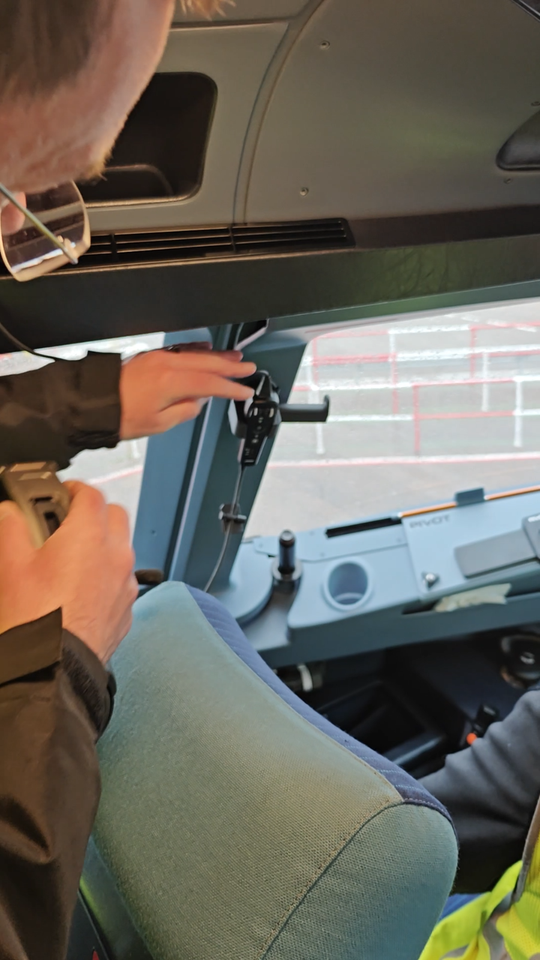 Bose A20/A30/Proflight Control Unit Bracket (A320) + Integrated Headset ...