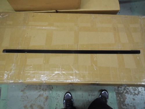 MERCEDES C CLASS W203 COUPE FRONT RIGHT DOOR WINDOW OUTER SLOT MOULDING ...