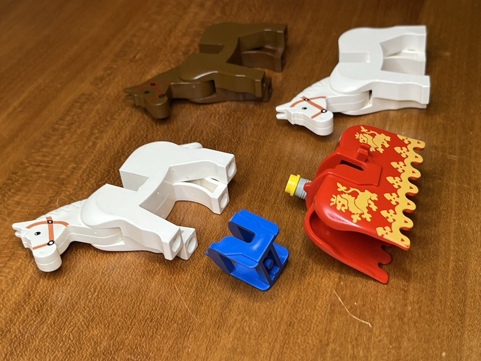 3 Vintage Lego Castle Horses w’ Barding & Blue Saddle - Minifigure ...