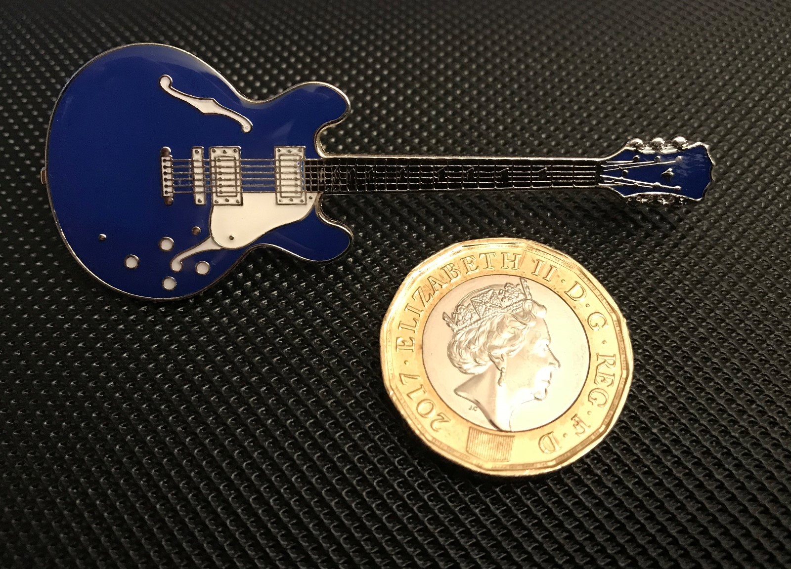 GIBSON GUITAR ENAMEL PIN BADGE GREAT GIFT FOR MUSIC LOVERS (PB32) | eBay UK