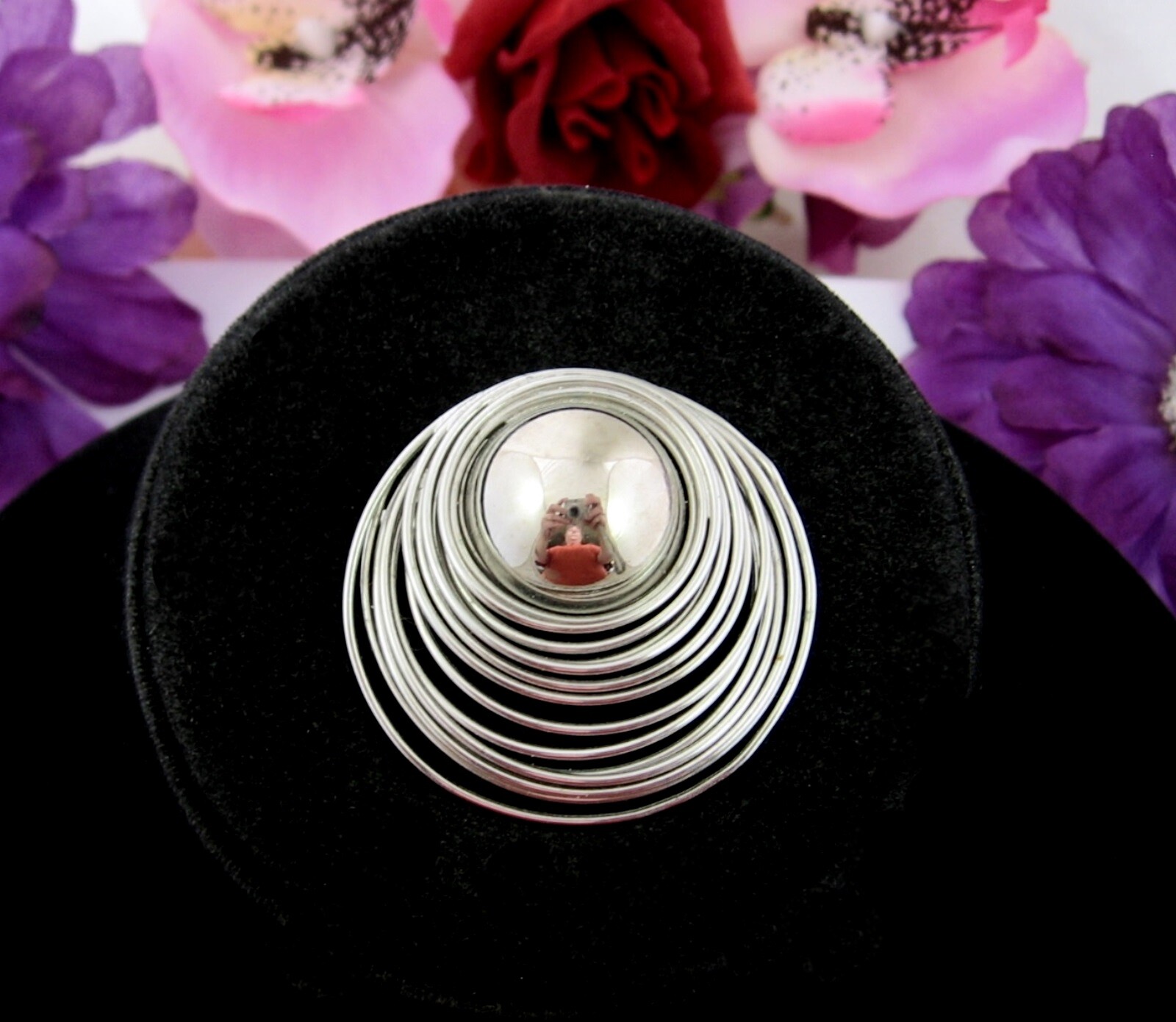 CONCENTRIC CIRCLES Vintage PIN Dome Center Silvertone… - Gem