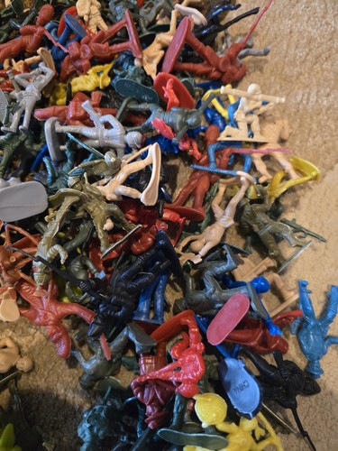 Mixed Lot Of Mini Plastic Army Battle Figures | eBay