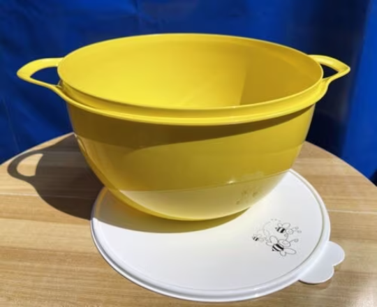 Tupperware Thatsa Mega Bowl Mixing Bowl 42cup / 10 Liters Cups NEW! | eBay