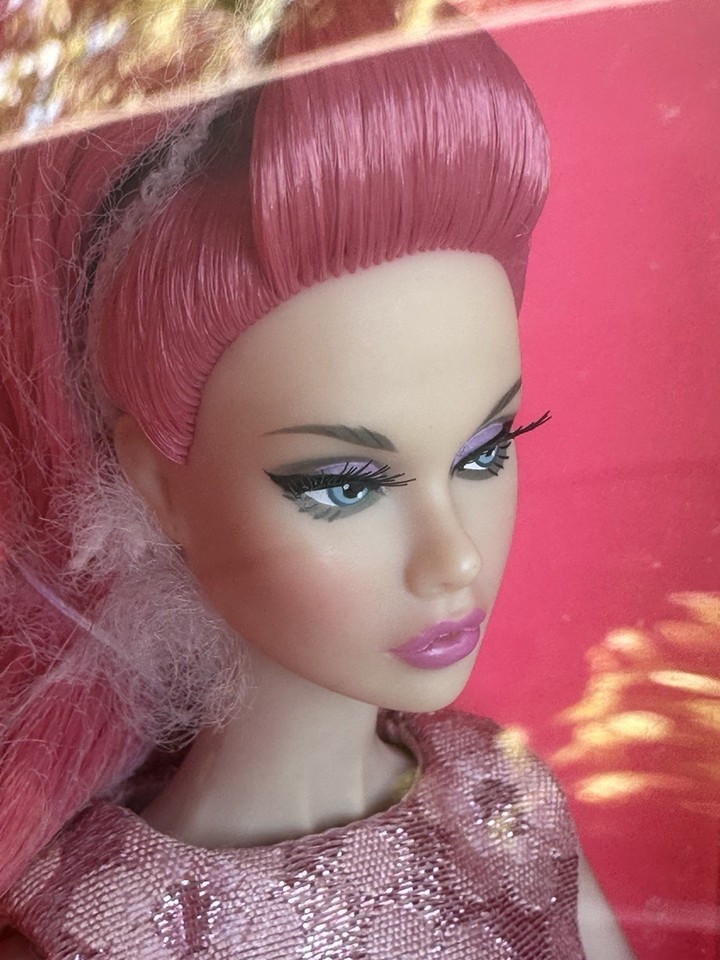 Poppy Parker “Glamour Pink” Dressed Doll 2025 W Club Registration ...